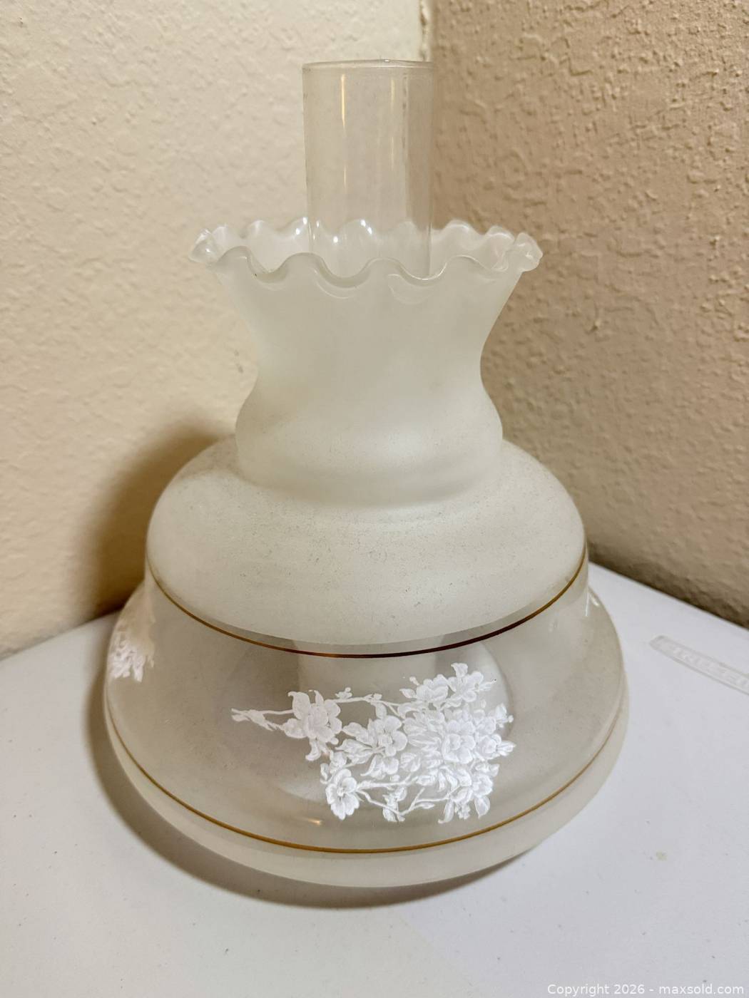 Frosted Glass Ruffled Lamp Shade With Chimney | Maxsold