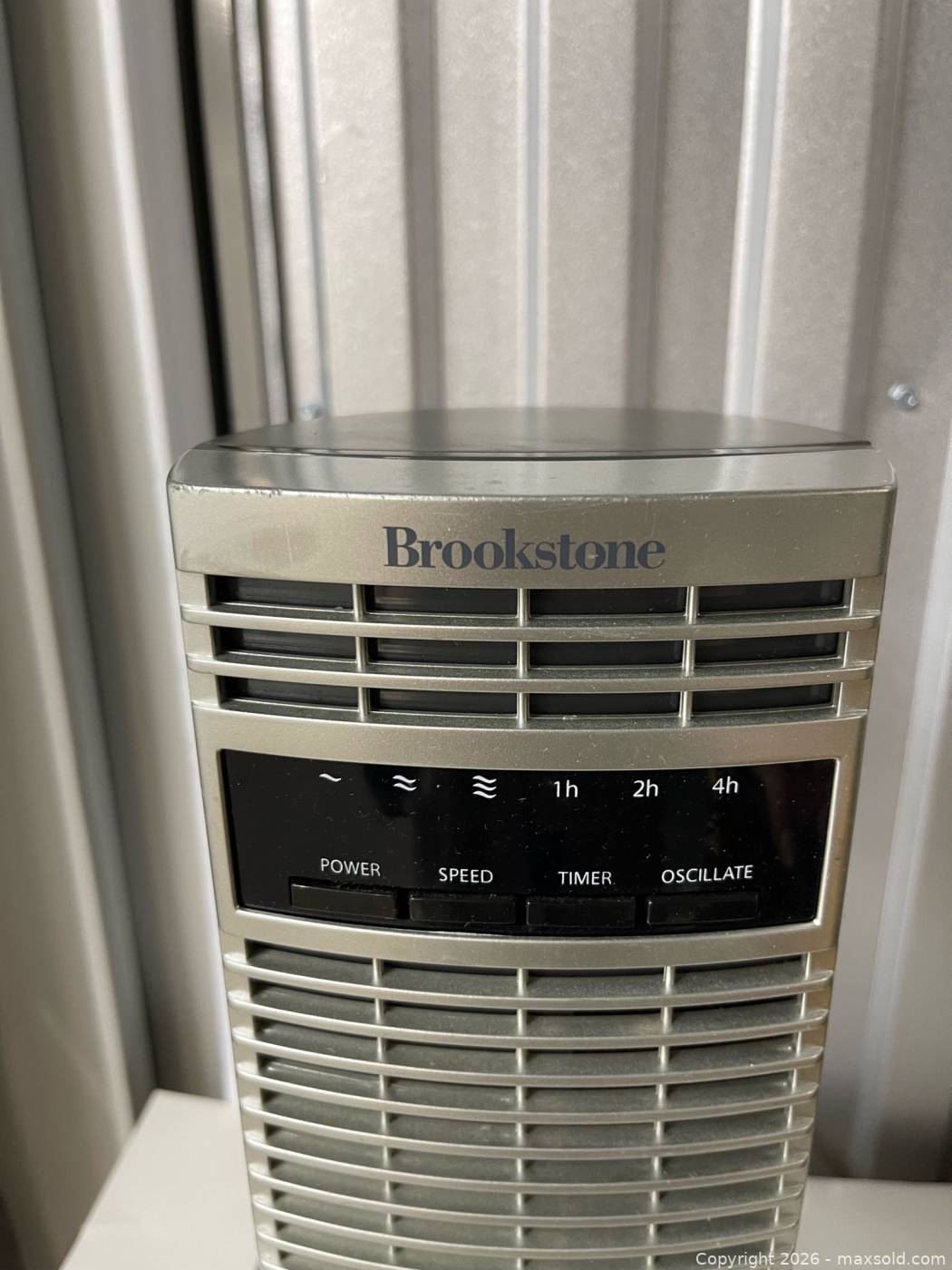 Brookstone MiniMax tower desk fan | Maxsold