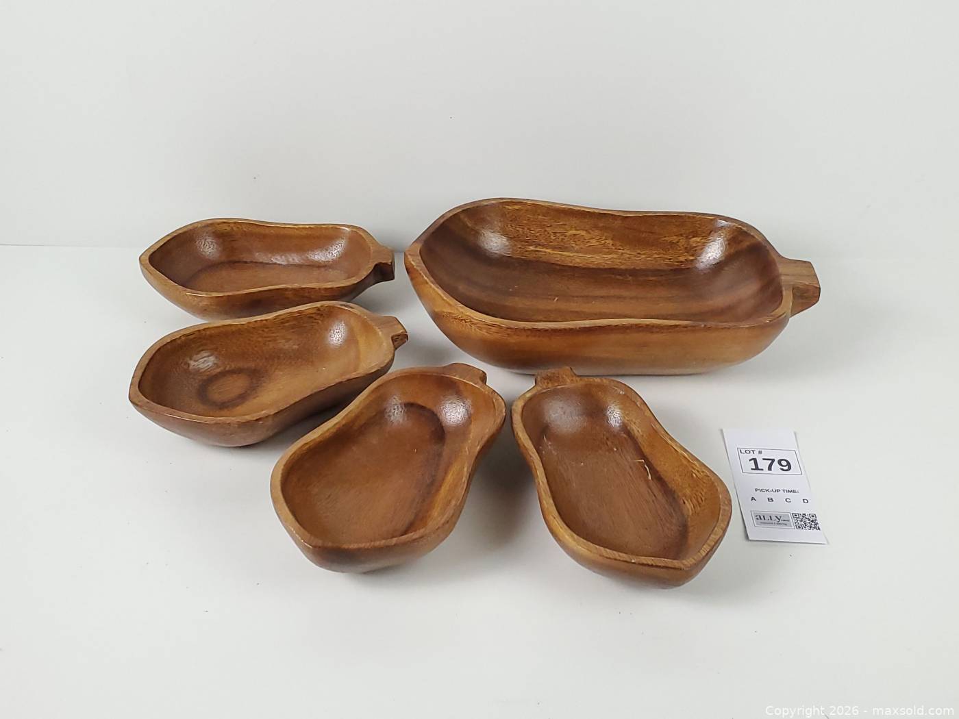 Five monkey pod wood serving bowls | Maxsold