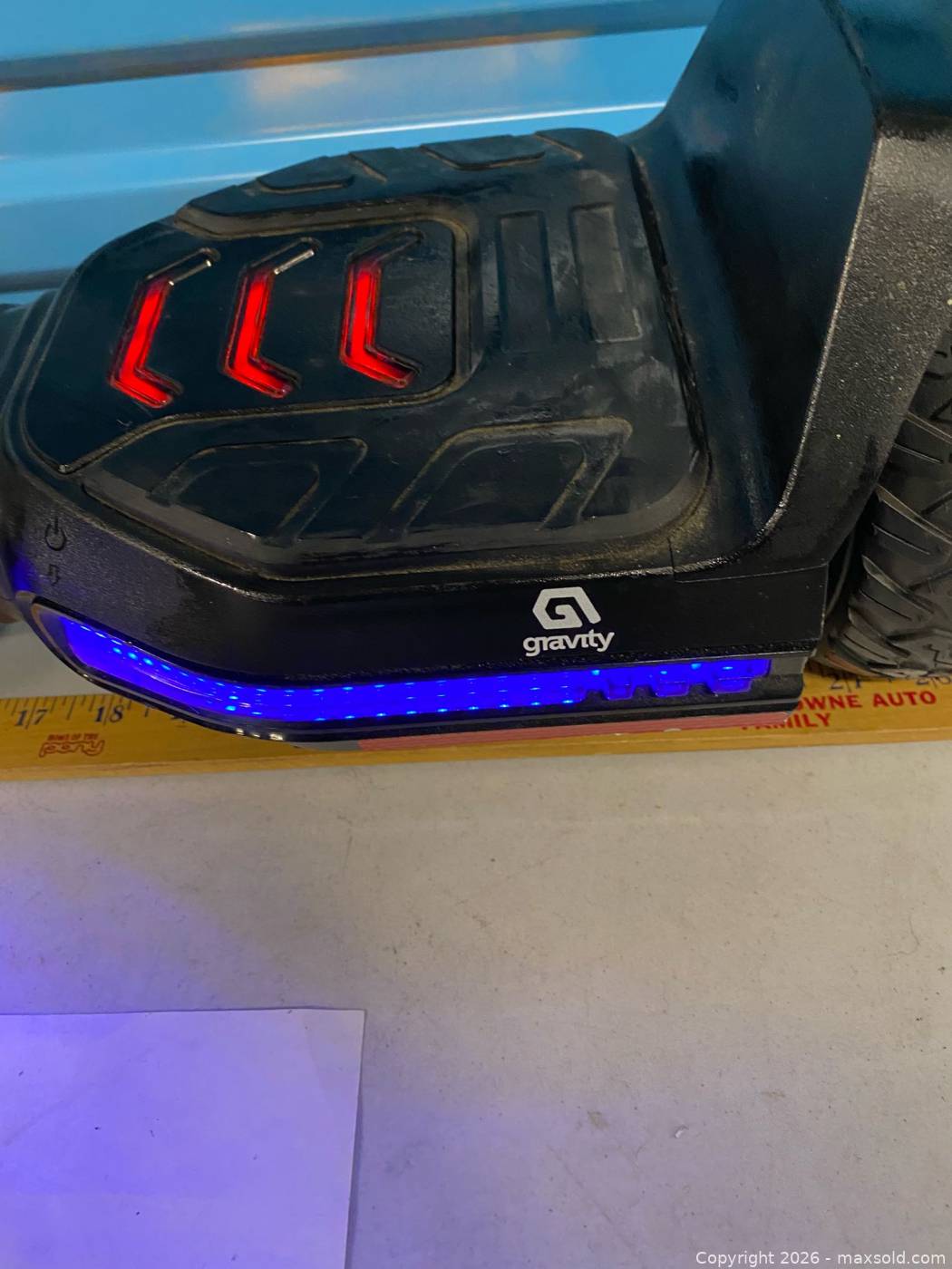 Gravity self-balancing hoverboard with LEDs | Maxsold