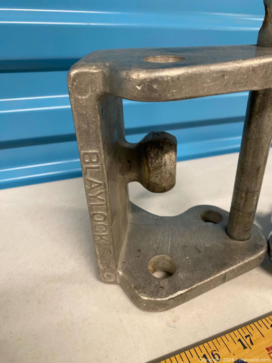 Heavy-duty steel trailer hitch mount, tow ball and two D-ring shackles ...