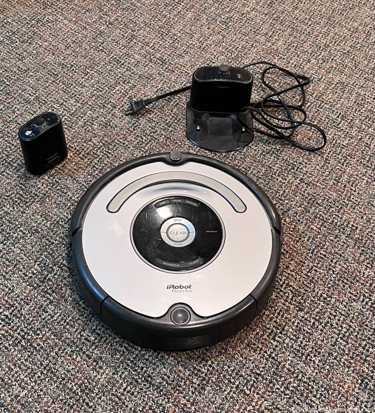 iRobot Roomba robotic vacuum, dock, virtual wall | Maxsold