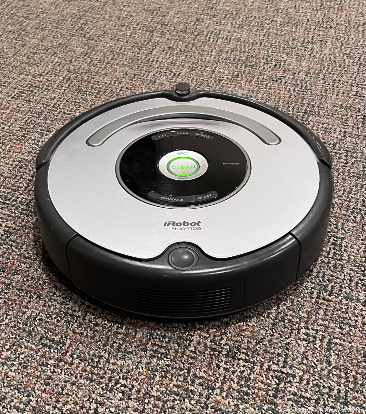 iRobot Roomba robotic vacuum, dock, virtual wall | Maxsold