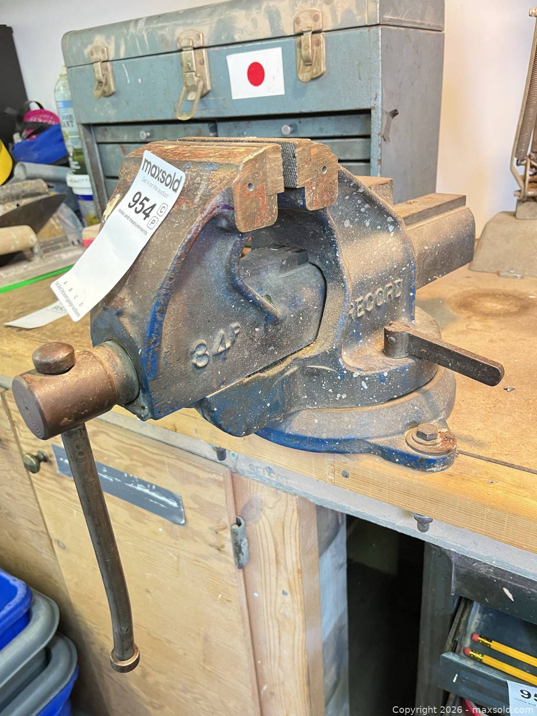 Record 34P bench vise made in England | Maxsold