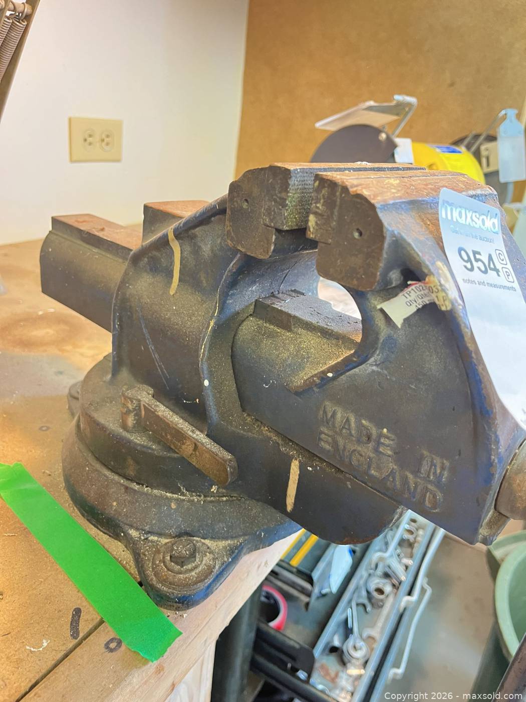 Record 34P bench vise made in England | Maxsold