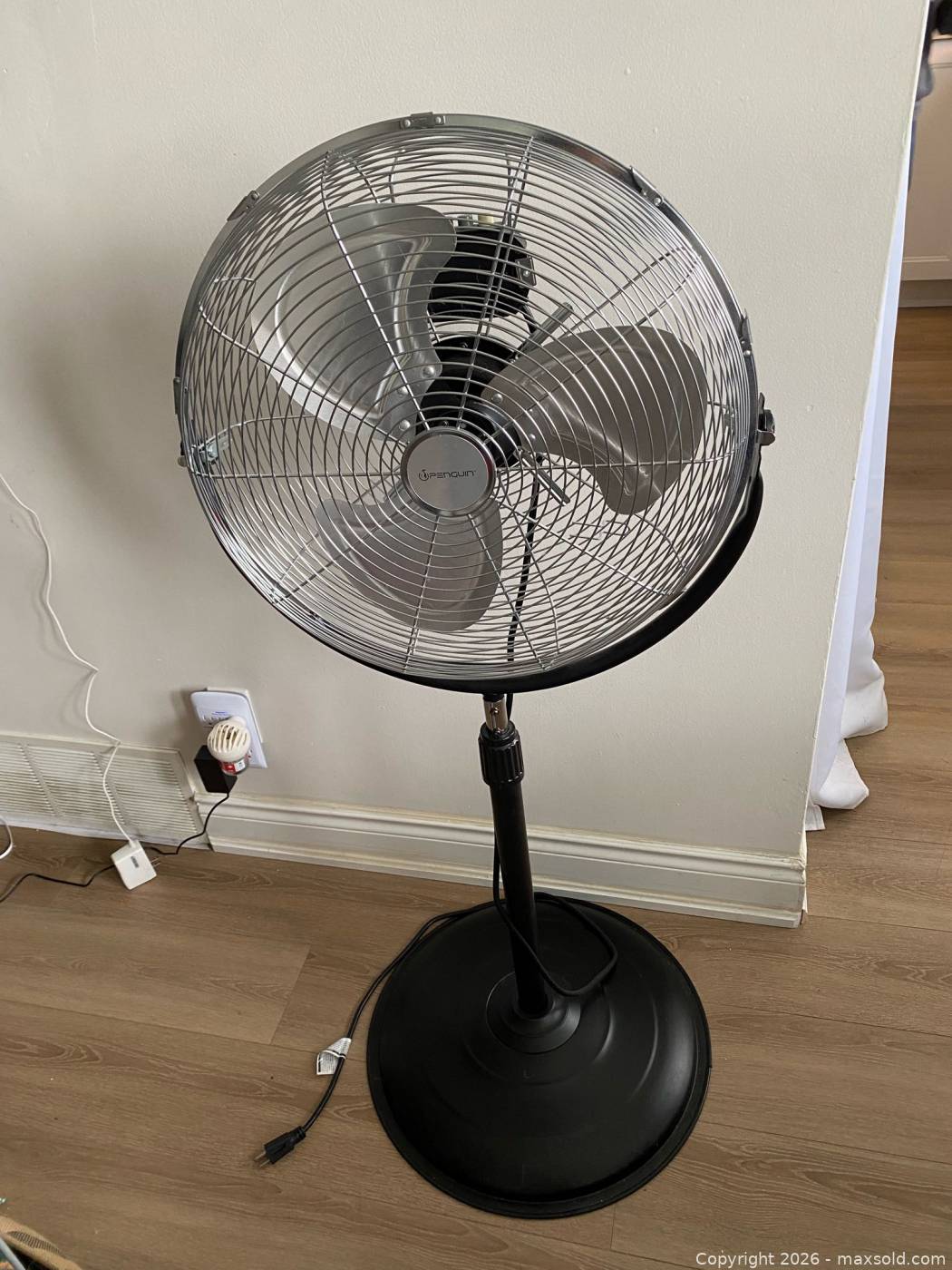 Penguin pedestal stand fan, 3-speed corded | Maxsold