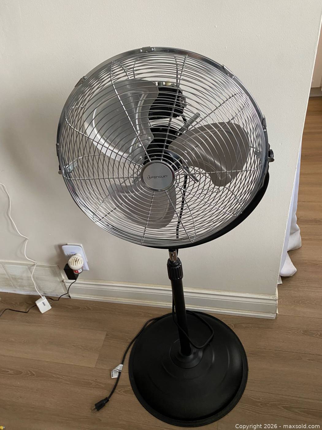 Penguin pedestal stand fan, 3-speed corded | Maxsold
