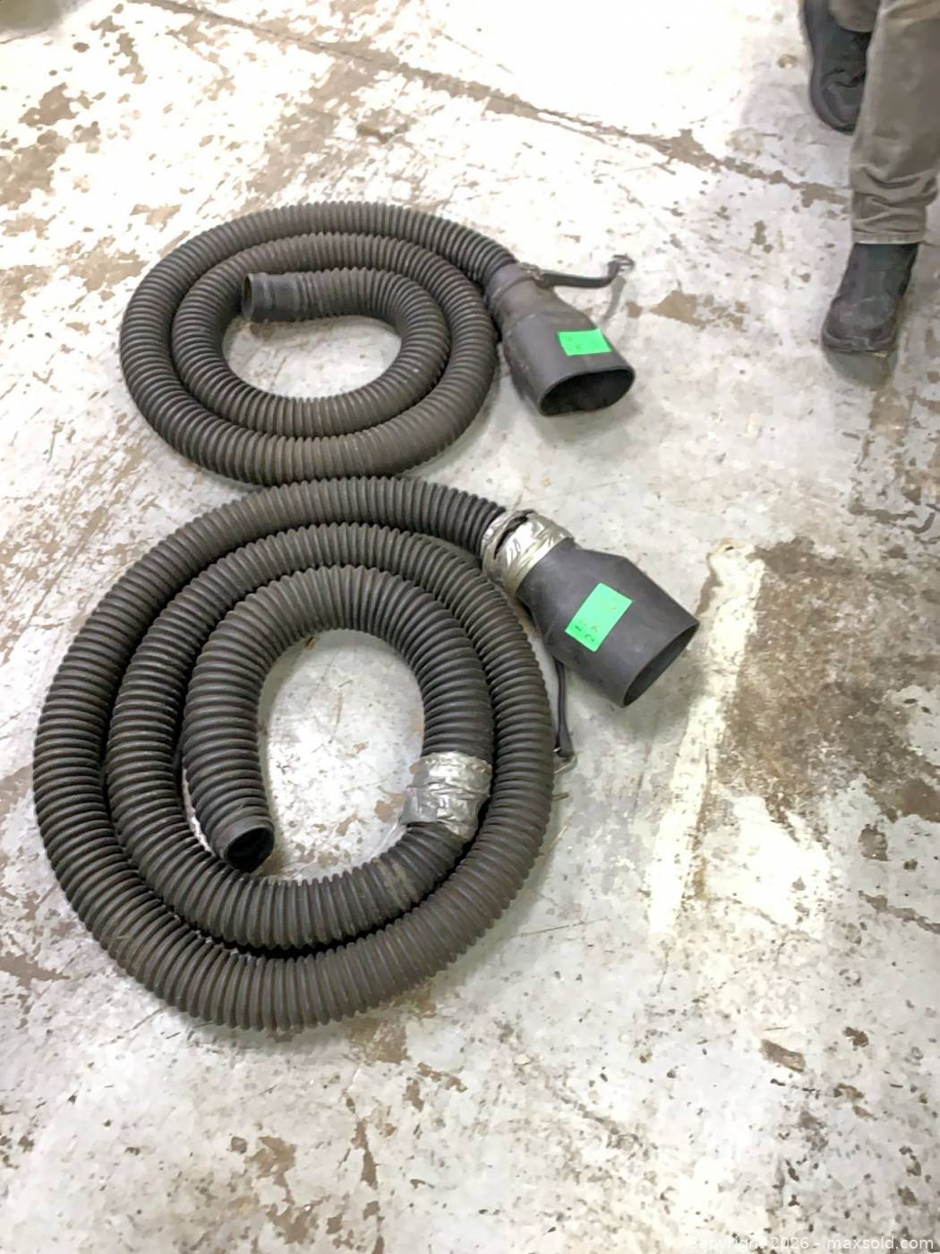 Heavy duty vehicle exhaust hoses, 2 pieces | Maxsold