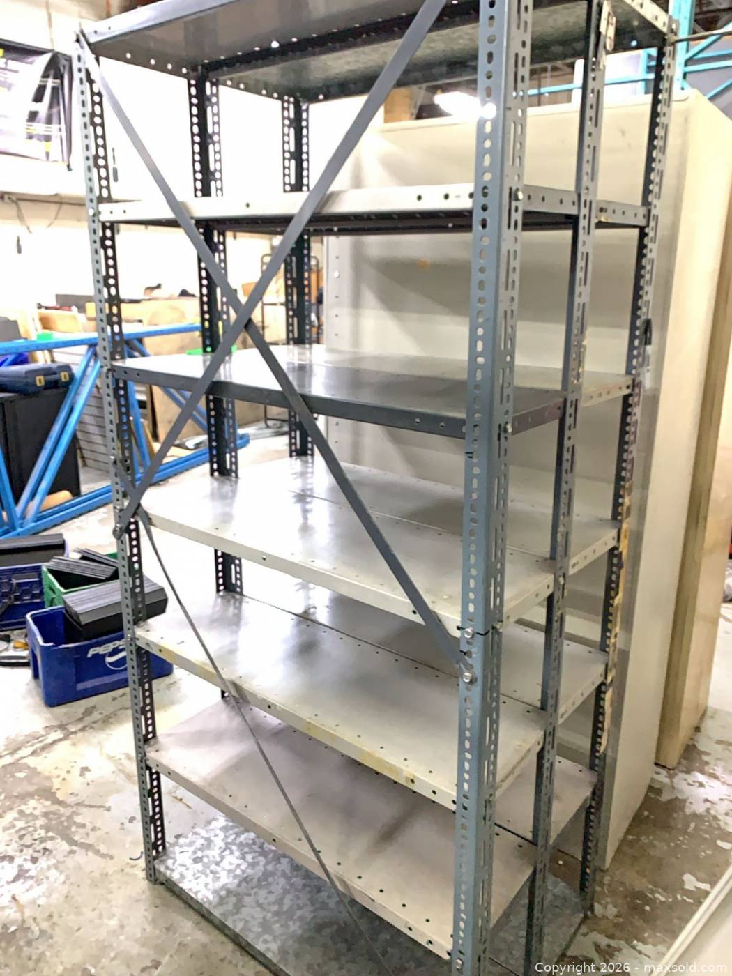 Metal shelving rack 36x24x75 in | Maxsold
