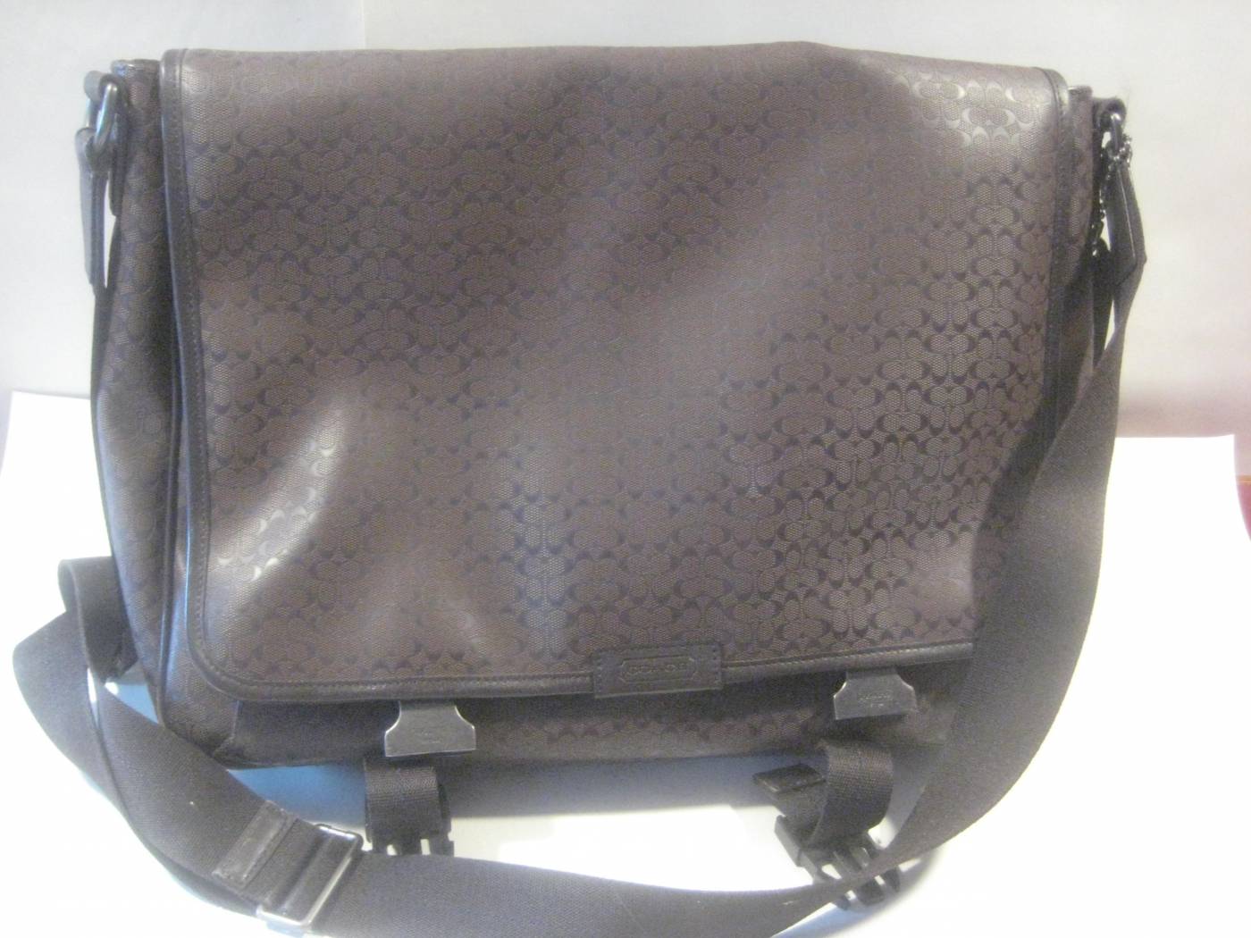 Coach chocolate brown portfolio shoulder bag | Maxsold