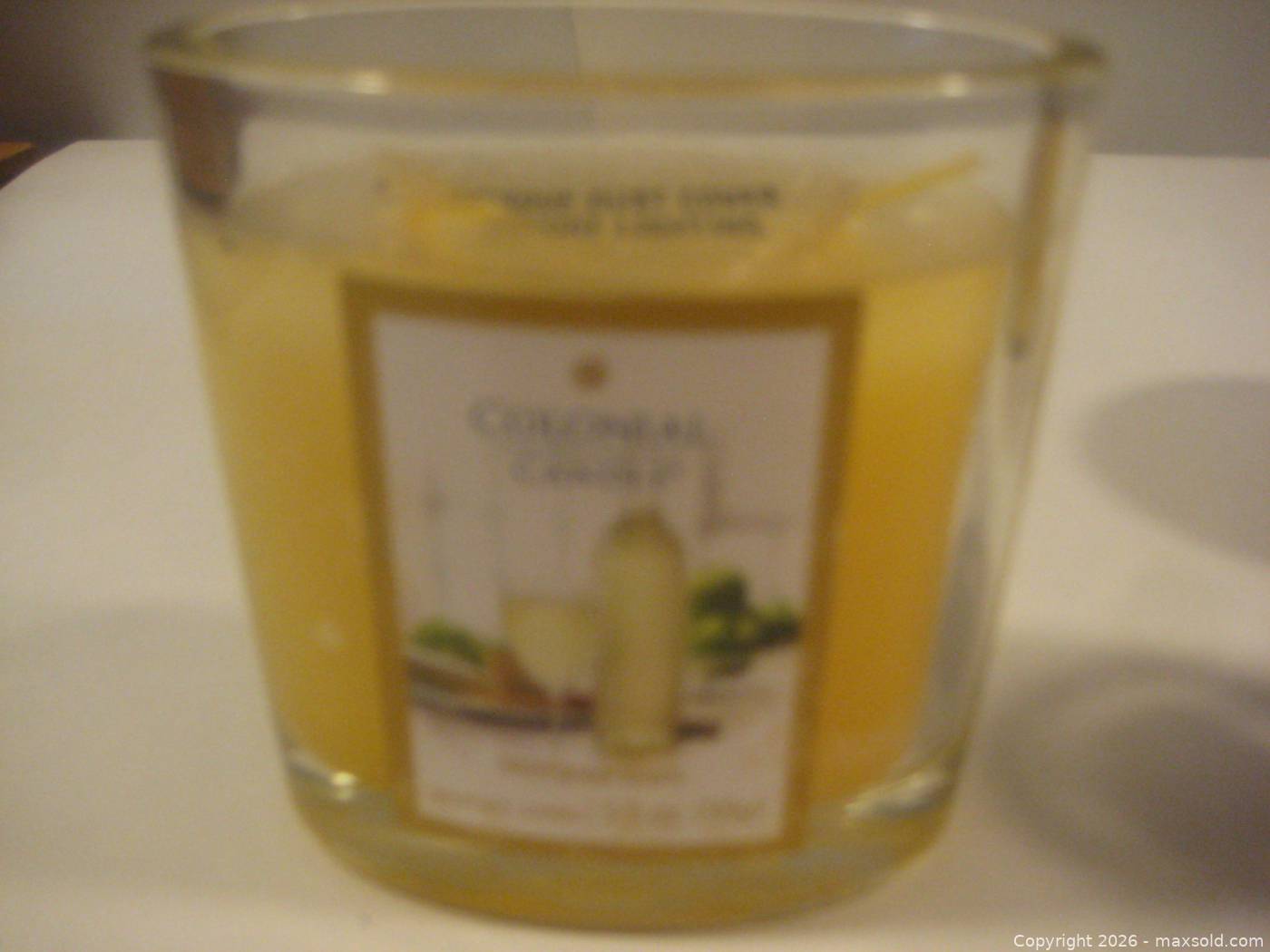 4 new varied Colonial Candles | Maxsold