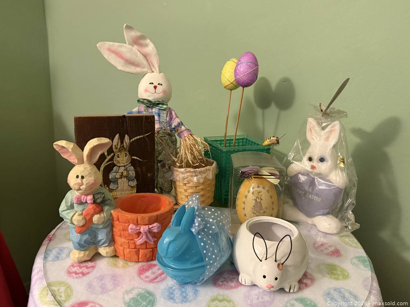 Vintage Easter decor assortment | Maxsold