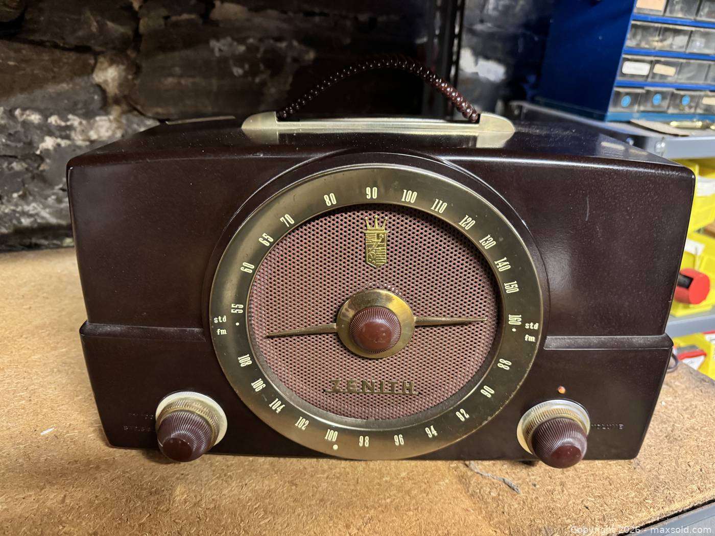 2 Zenith H725 Vintage Tube Radios | Maxsold