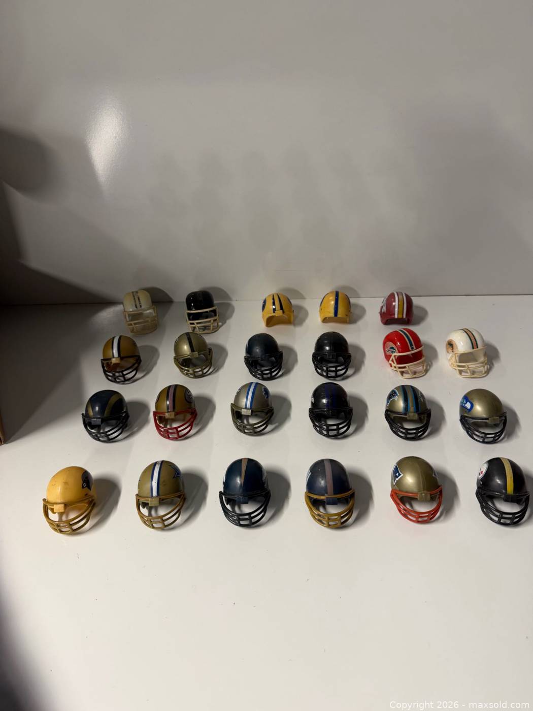 23 vintage NFL plastic mini helmets | Maxsold