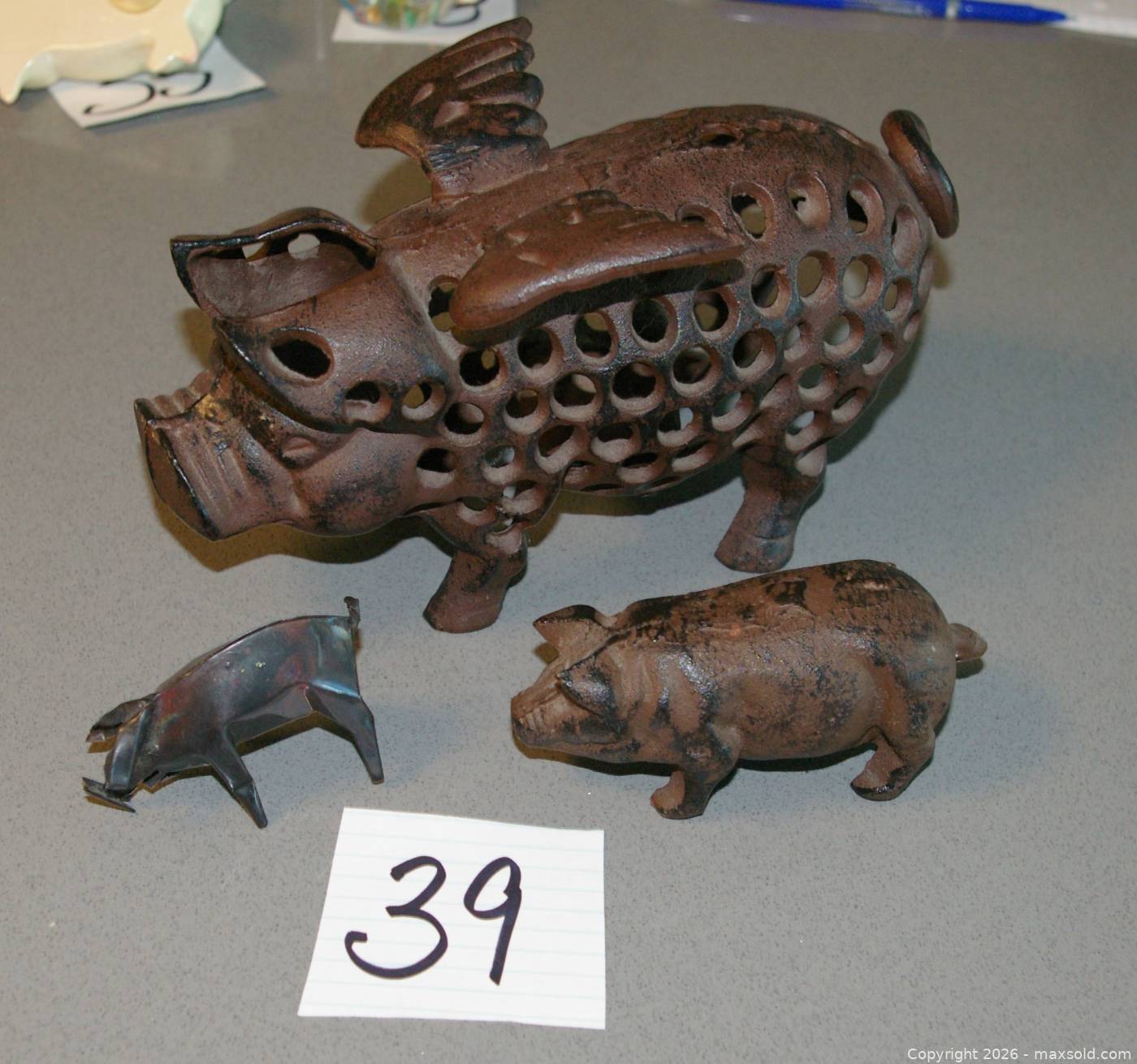 Cast iron flying pig tealight and 2 figurines | Maxsold