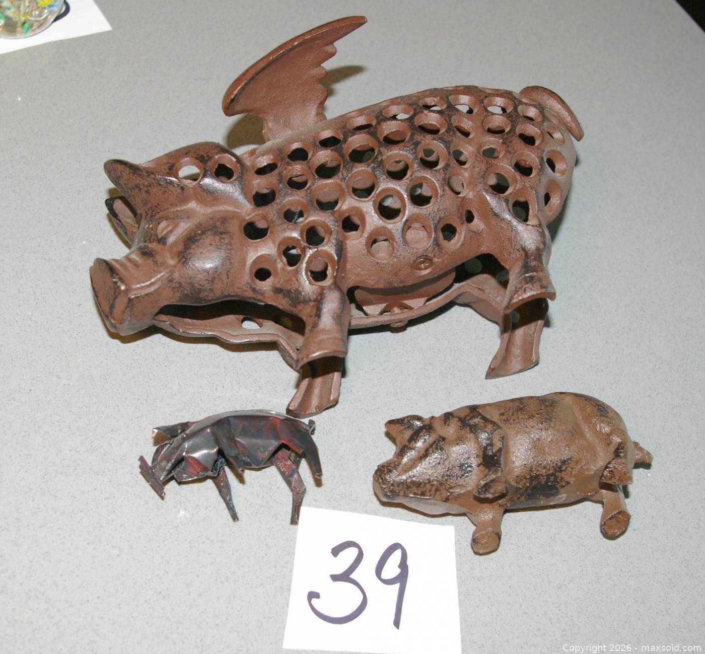 Cast iron flying pig tealight and 2 figurines | Maxsold