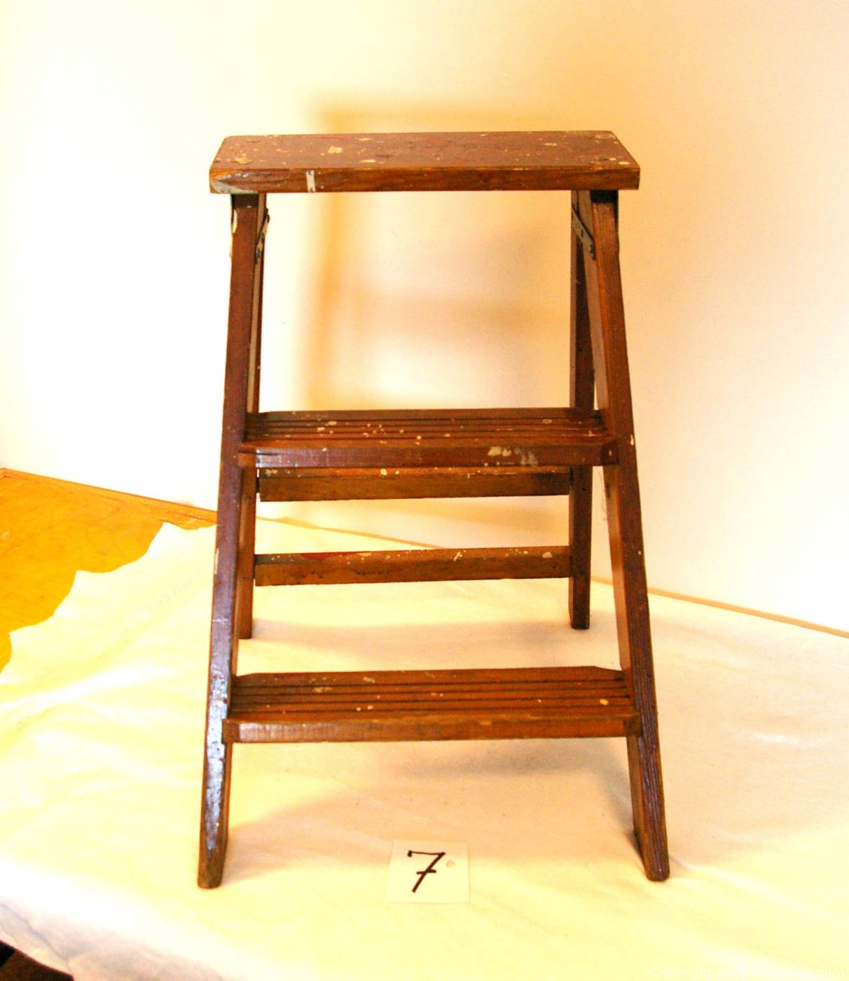Wooden Folding Step Stool 21.5" | Maxsold