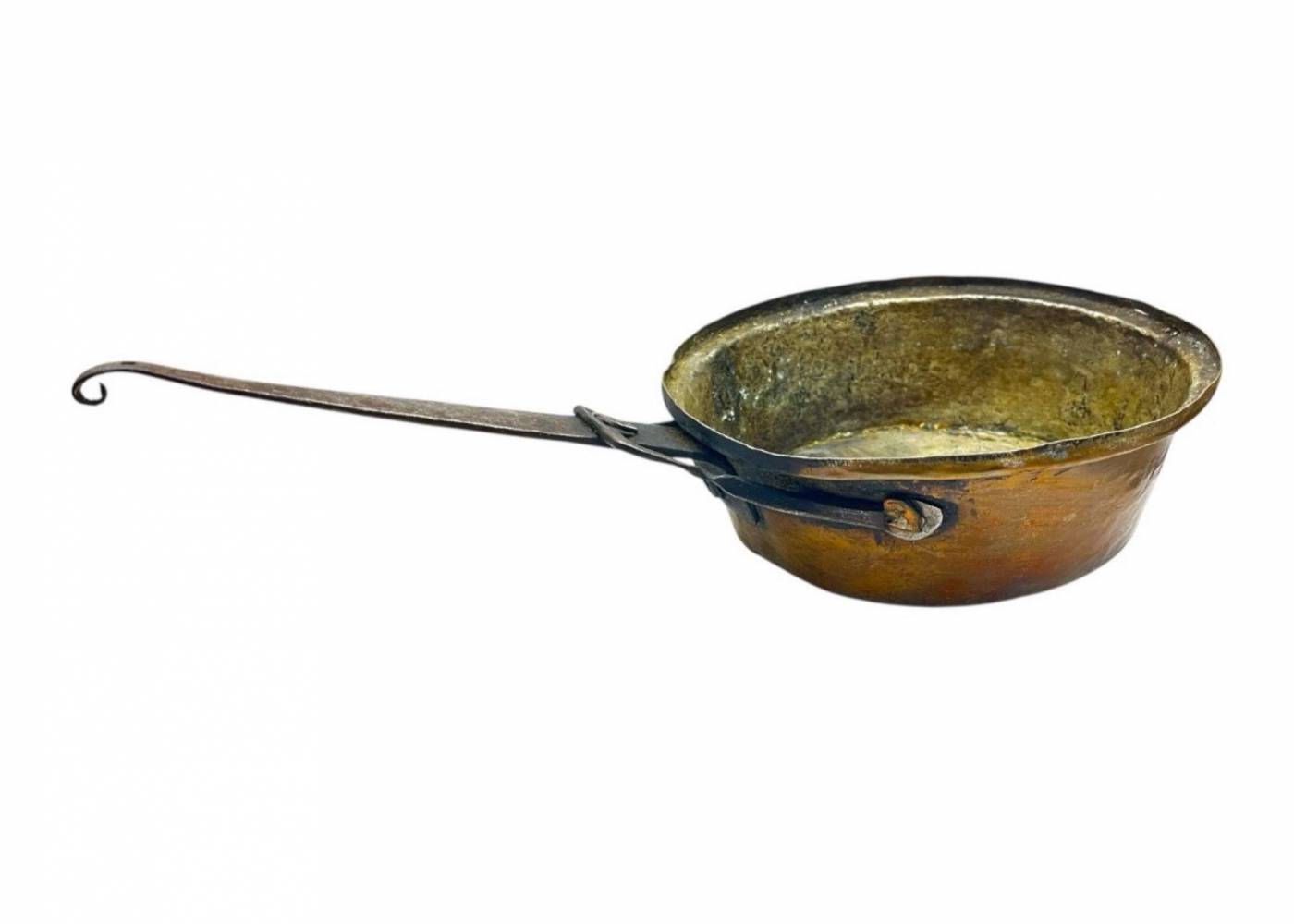 Antique hammered copper chafing pan with long iron handle | Maxsold