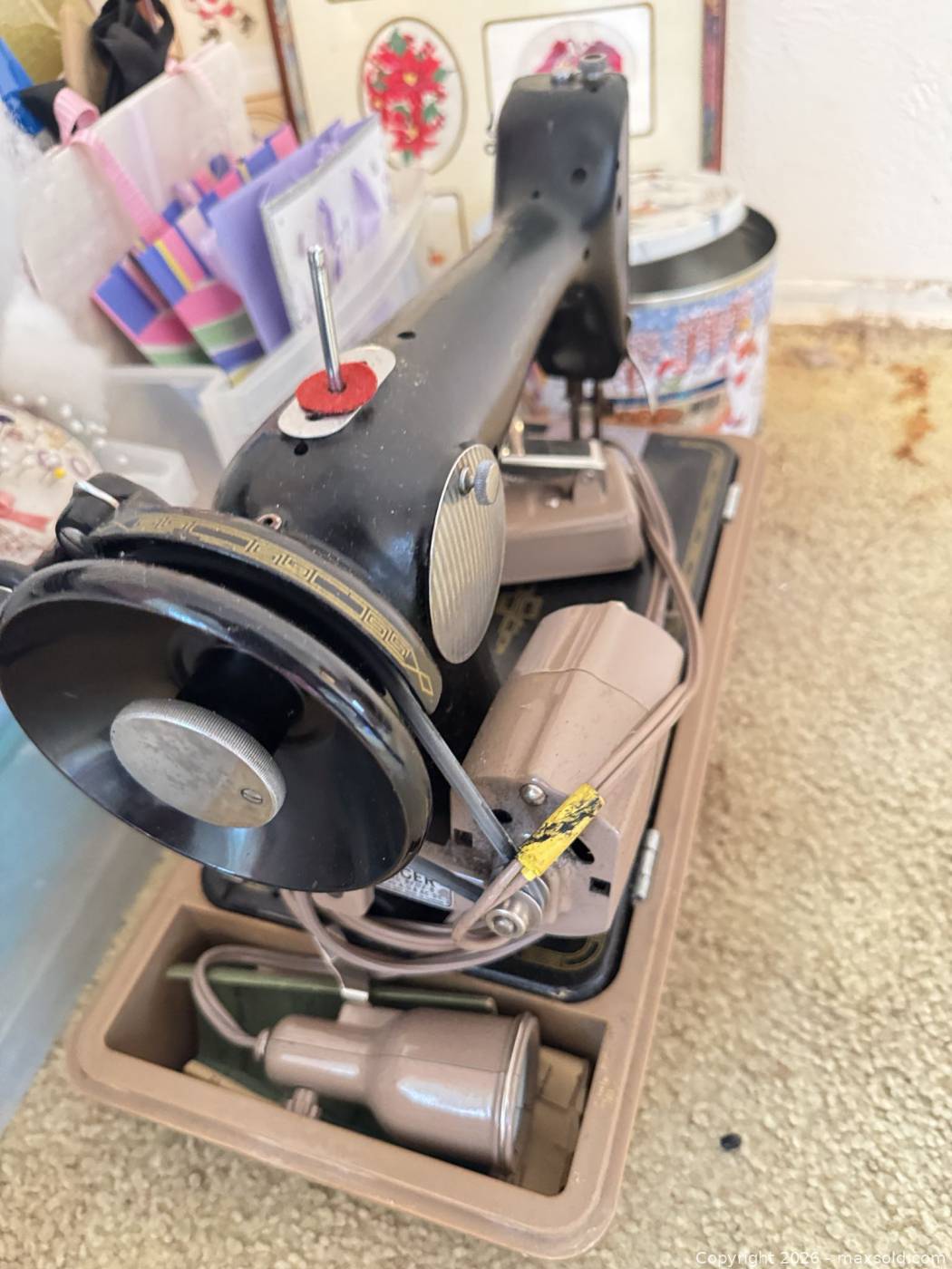 Singer portable sewing machine, fabrics, notions, decor | Maxsold
