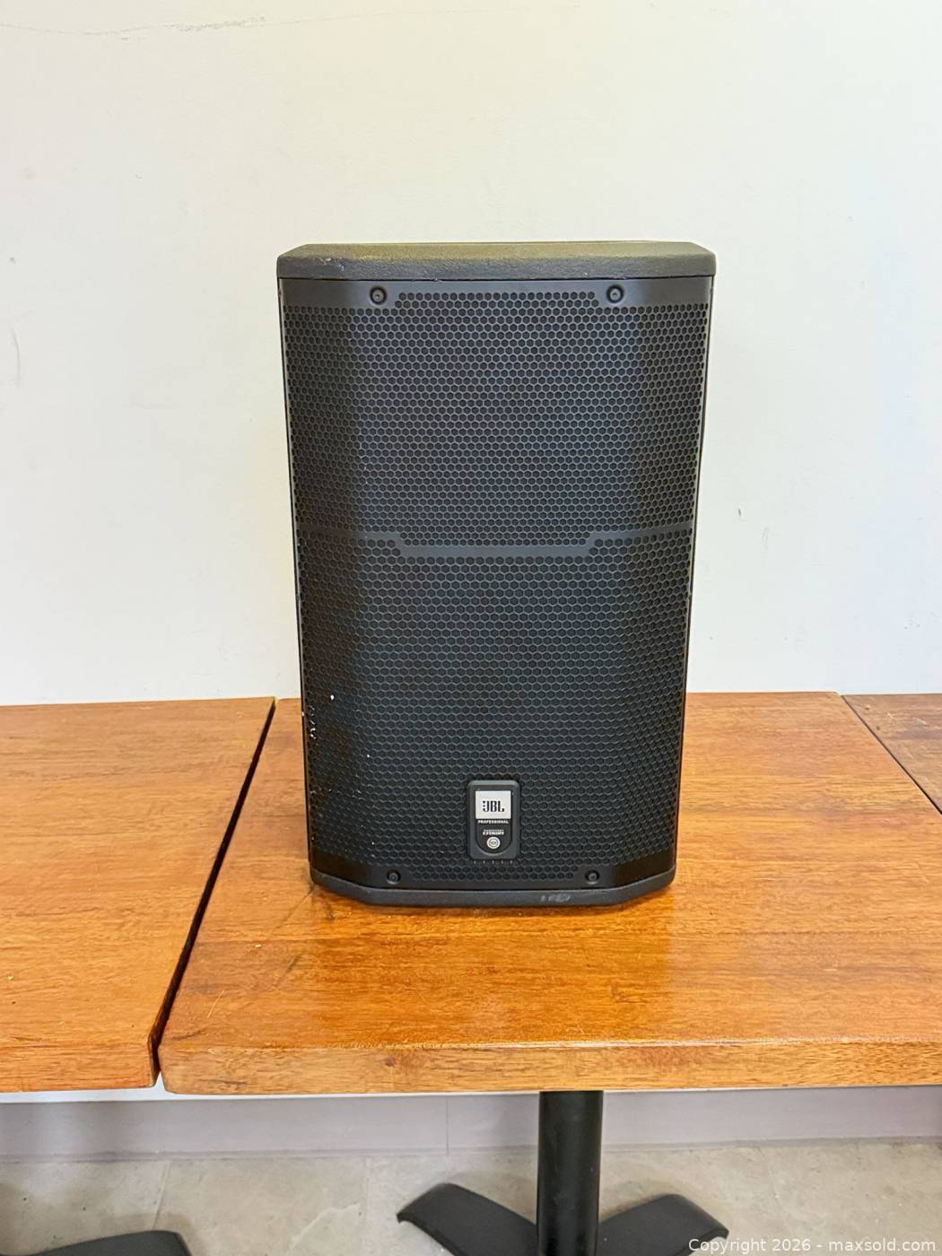 JBL PRX612M powered active PA speaker | Maxsold