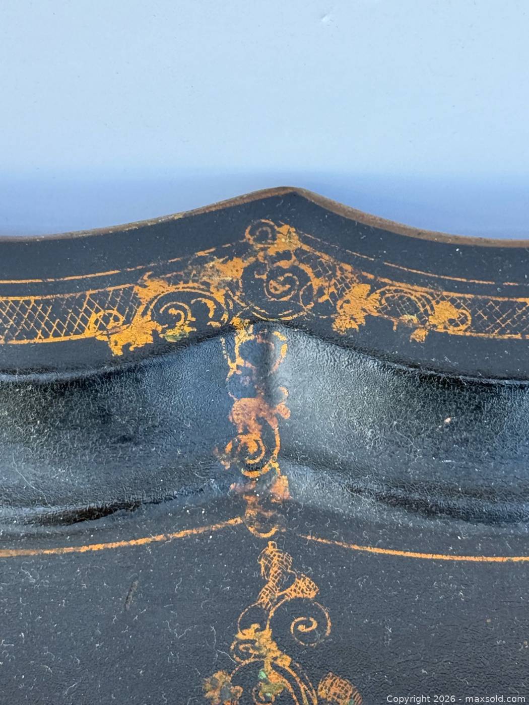 Victorian black lacquer papier-mâché tray | Maxsold