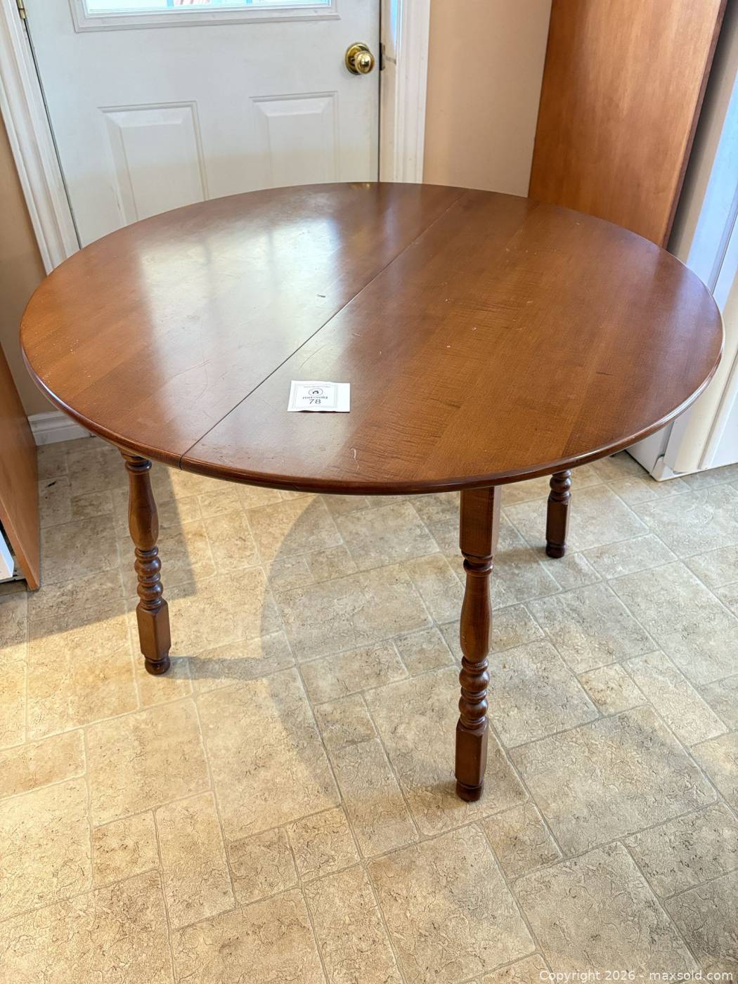 Round solid wood kitchen table with 18-inch leaf | Maxsold