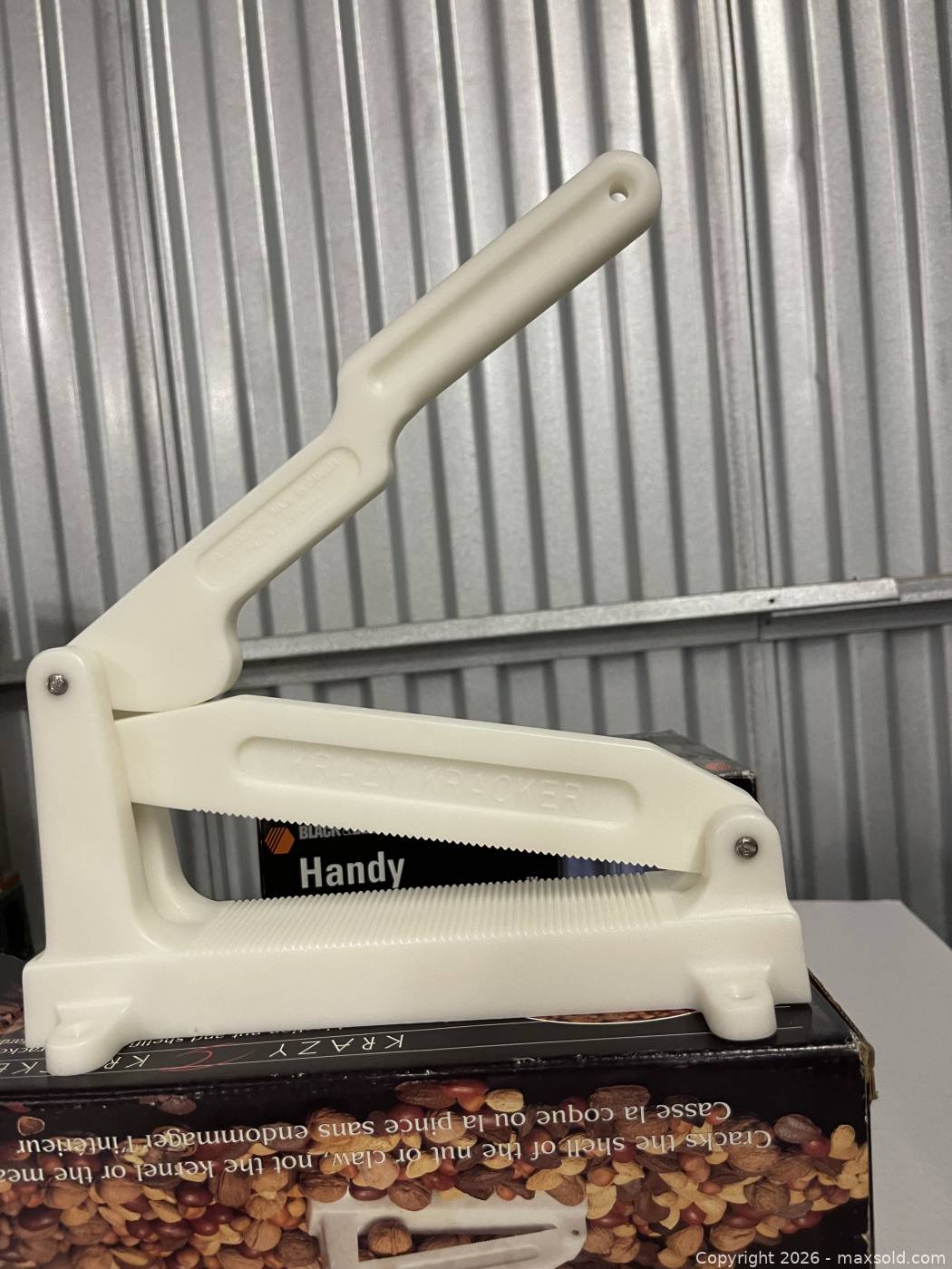 Black & Decker Handy UltraChopper HMP30-04 With Krazy Kracker | Maxsold