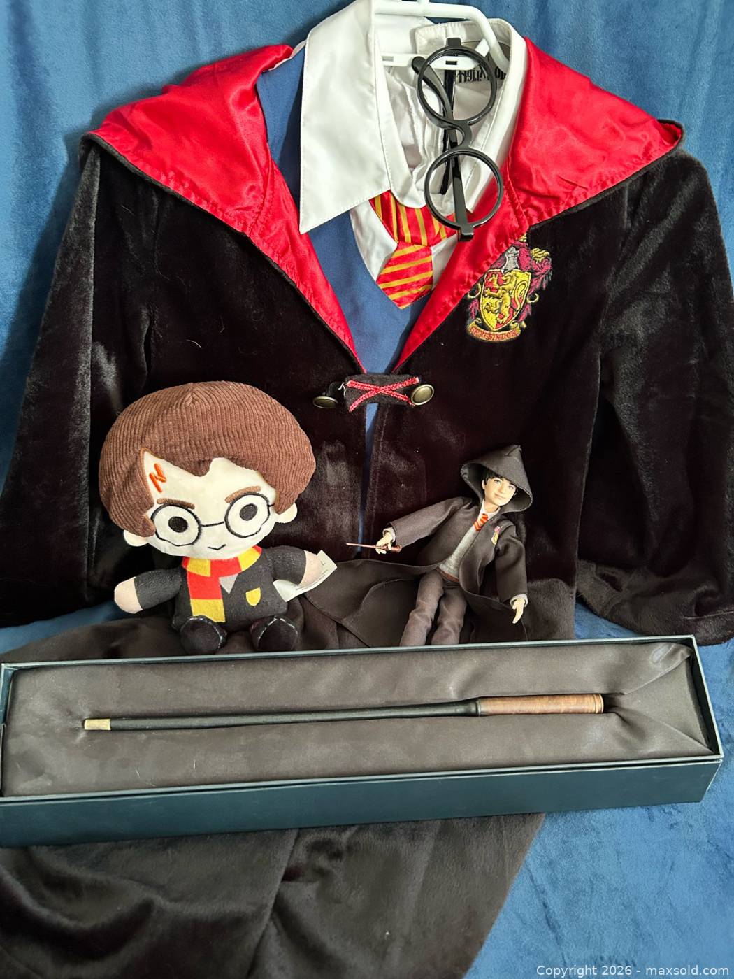 Harry Potter costume, wand, plush, figure, glasses | Maxsold