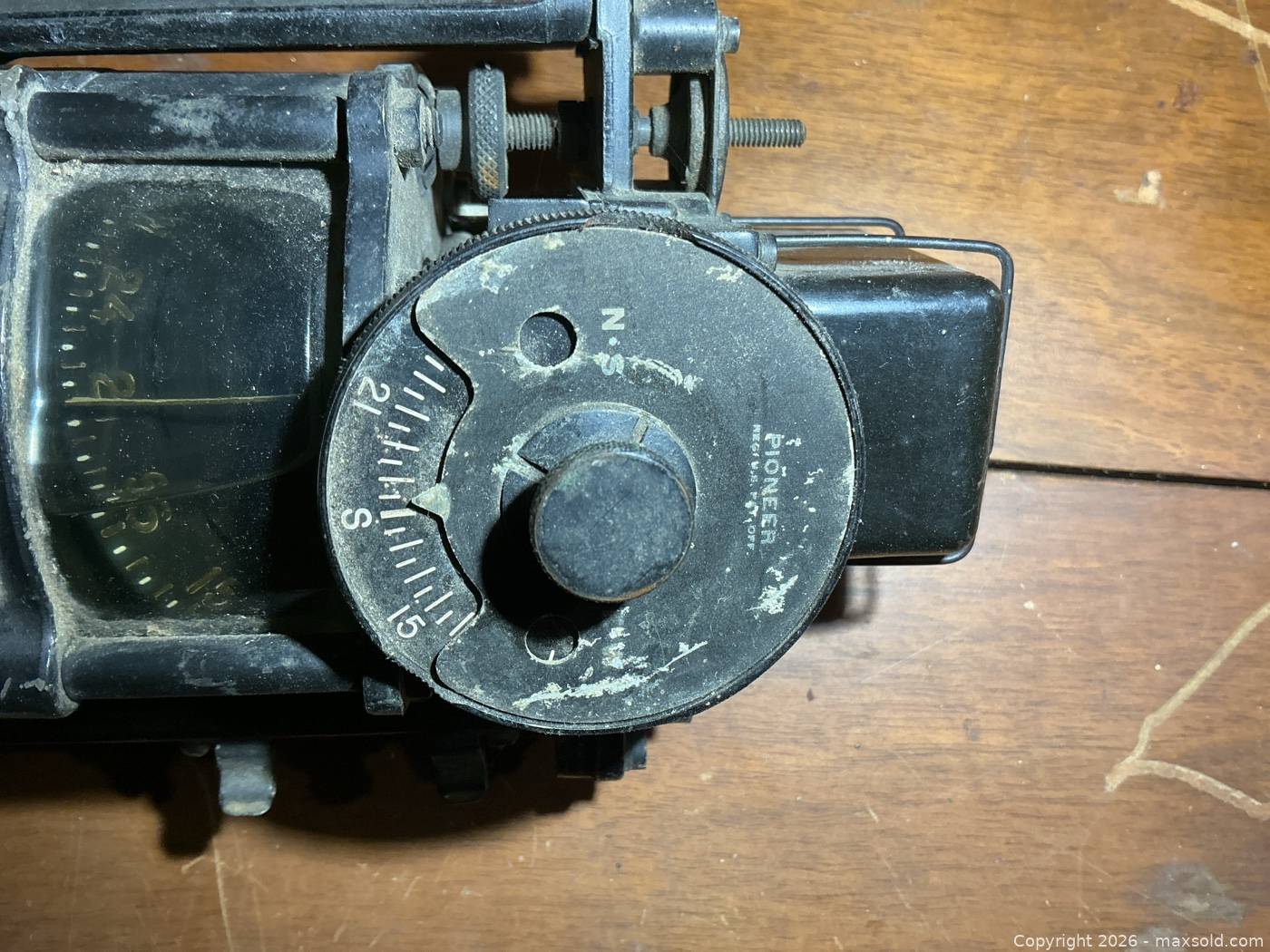 Vintage military aviation gauge | Maxsold