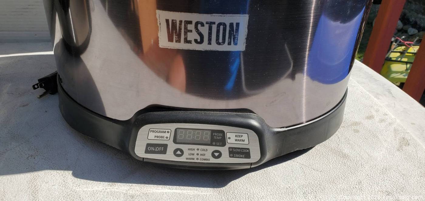 Weston oval digital cooker with lid and rack | Maxsold