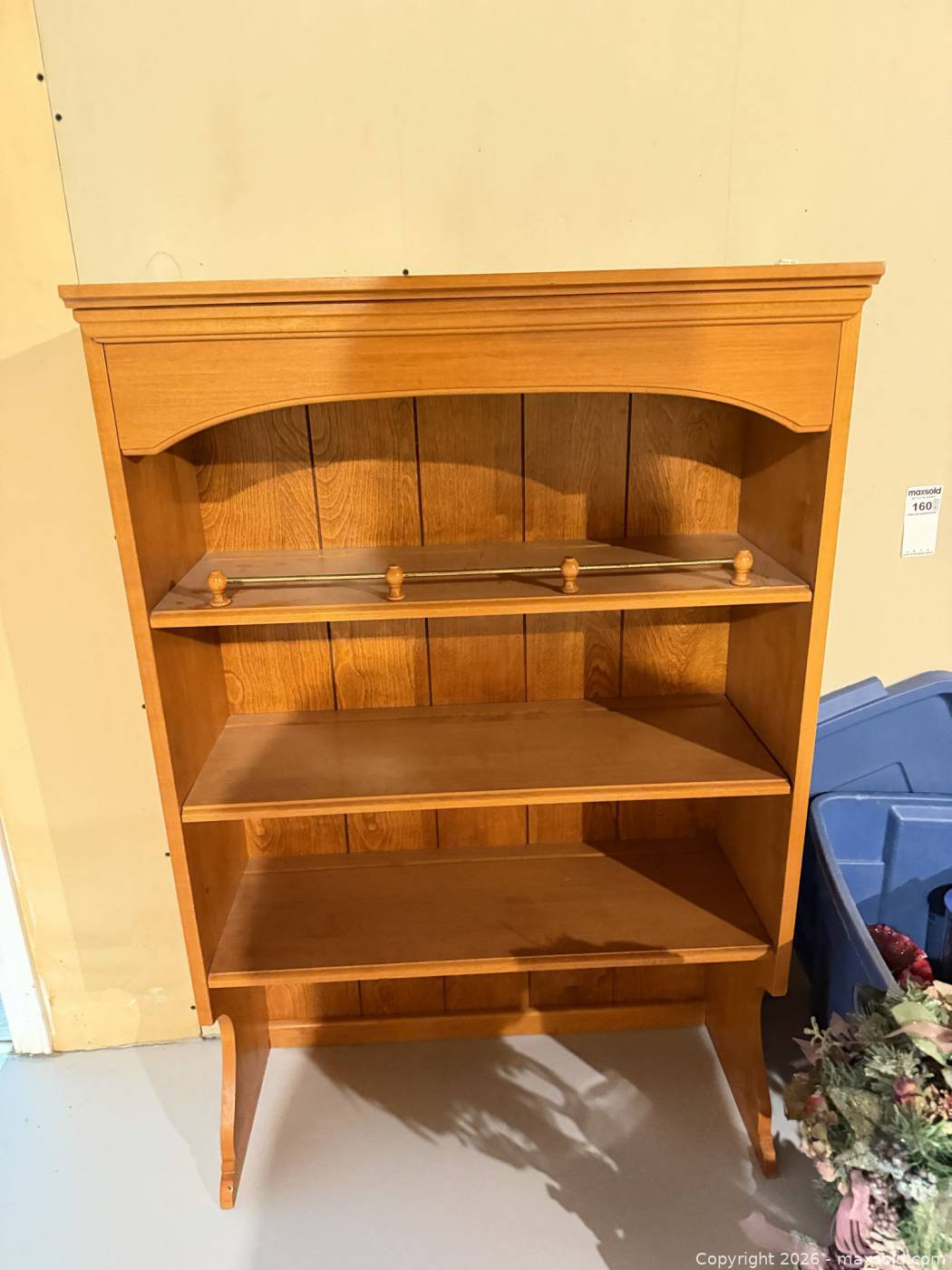 Light brown oak-tone wood bookcase | Maxsold