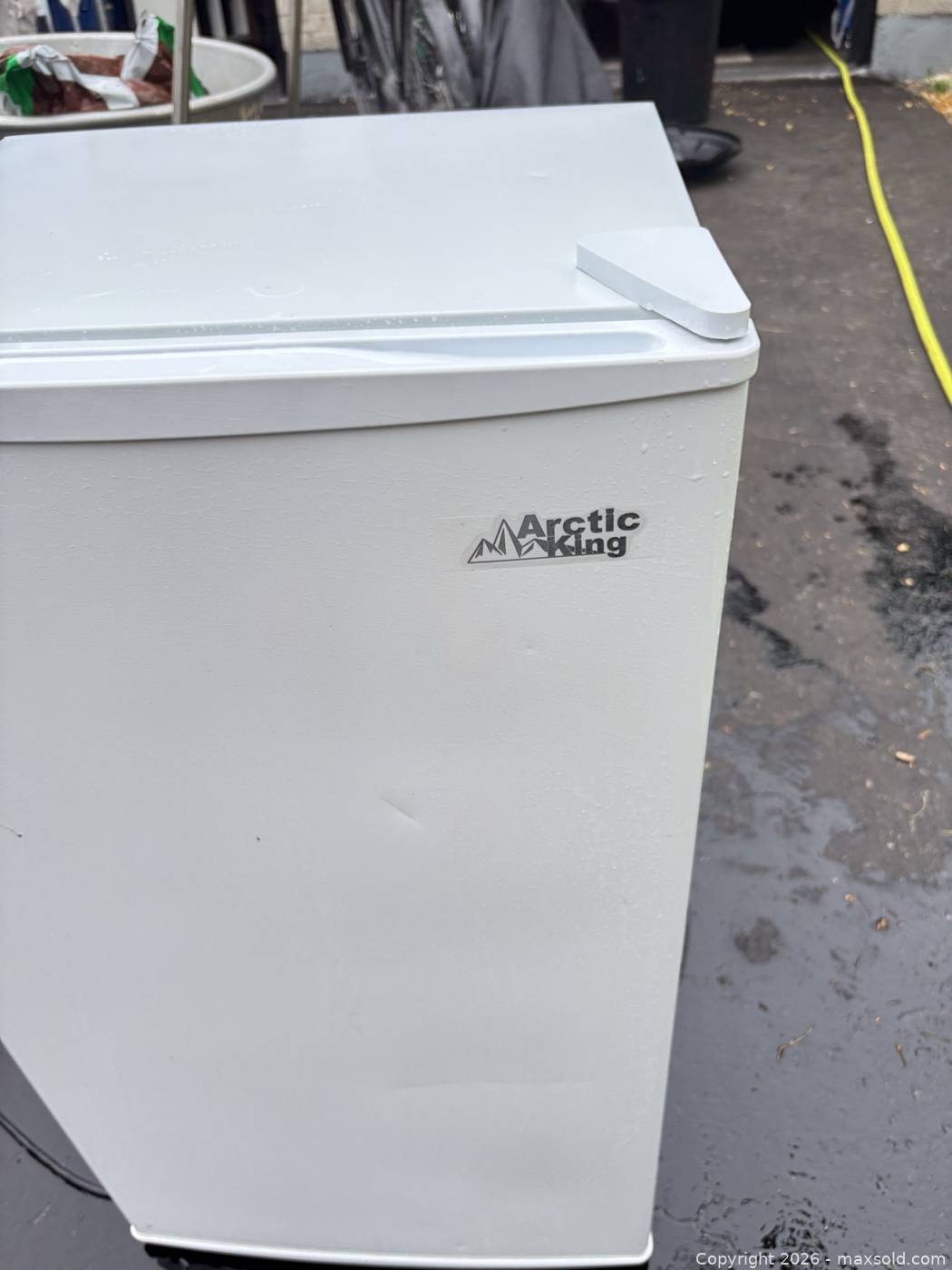 Arctic King compact mini refrigerator | Maxsold