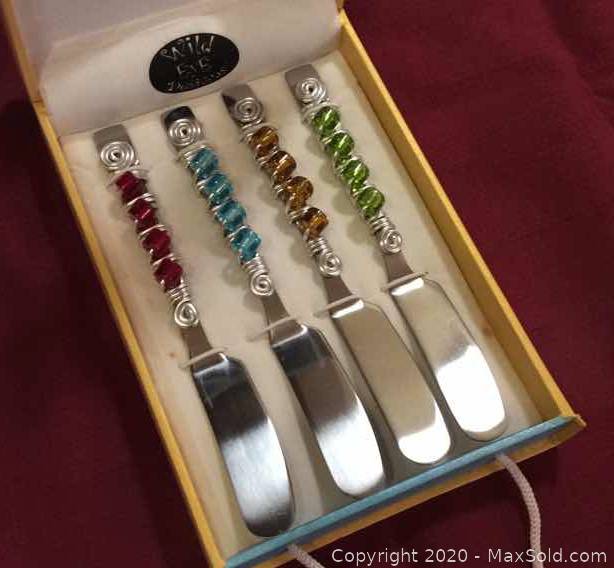 Wild Eye Designs Appetizer Knife Set with Decorative Handles | Maxsold