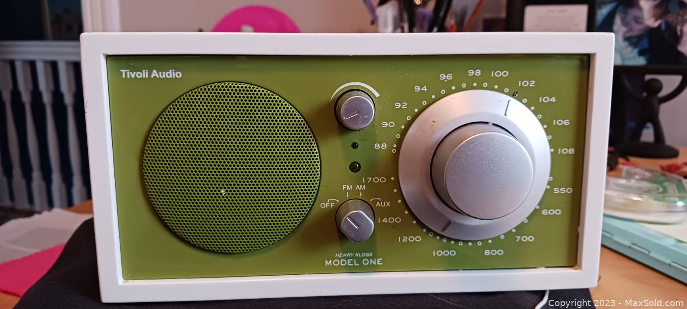 Tivoli Audio Model One Desk Radio | Maxsold