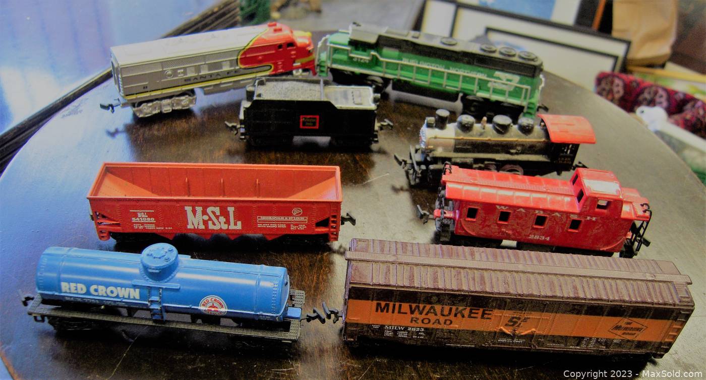 Vintage 8 Piece Maisto Metal Train Set | Maxsold