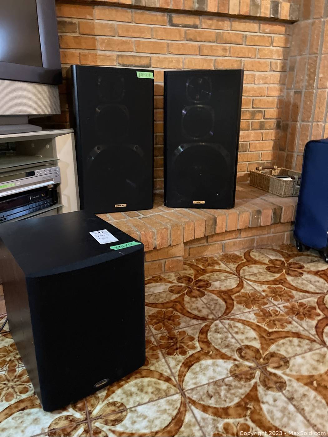 Onkyo D-77B Stereo Speakers & Paradigm PDR-V3 Subwoofer | Maxsold