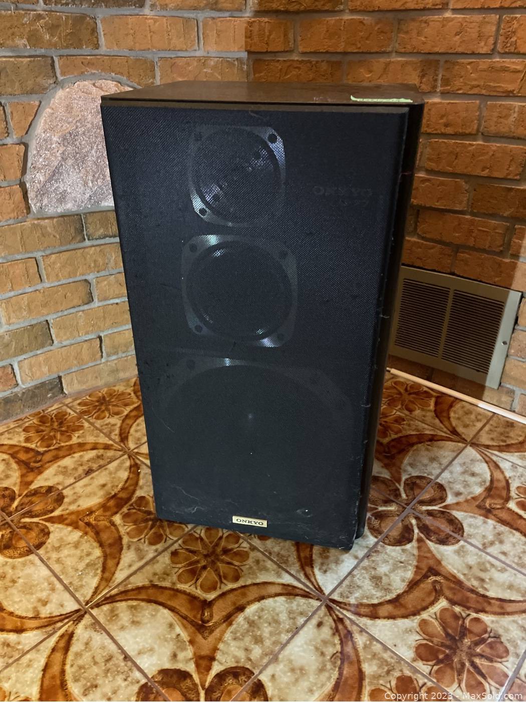 Onkyo D-77B Stereo Speakers & Paradigm PDR-V3 Subwoofer | Maxsold