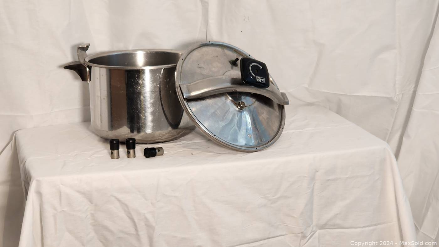 Pressure Cooker with 3 Pressure Weights | Maxsold