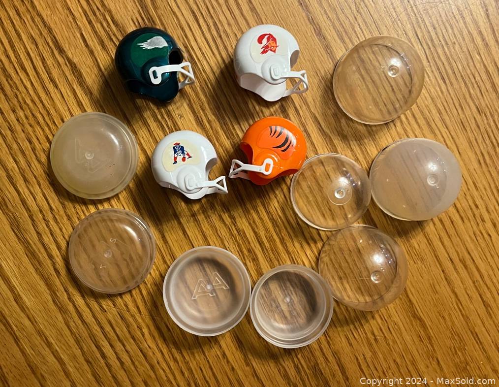 Set of 4 Vintage NFL Mini Helmets with Display Domes | Maxsold