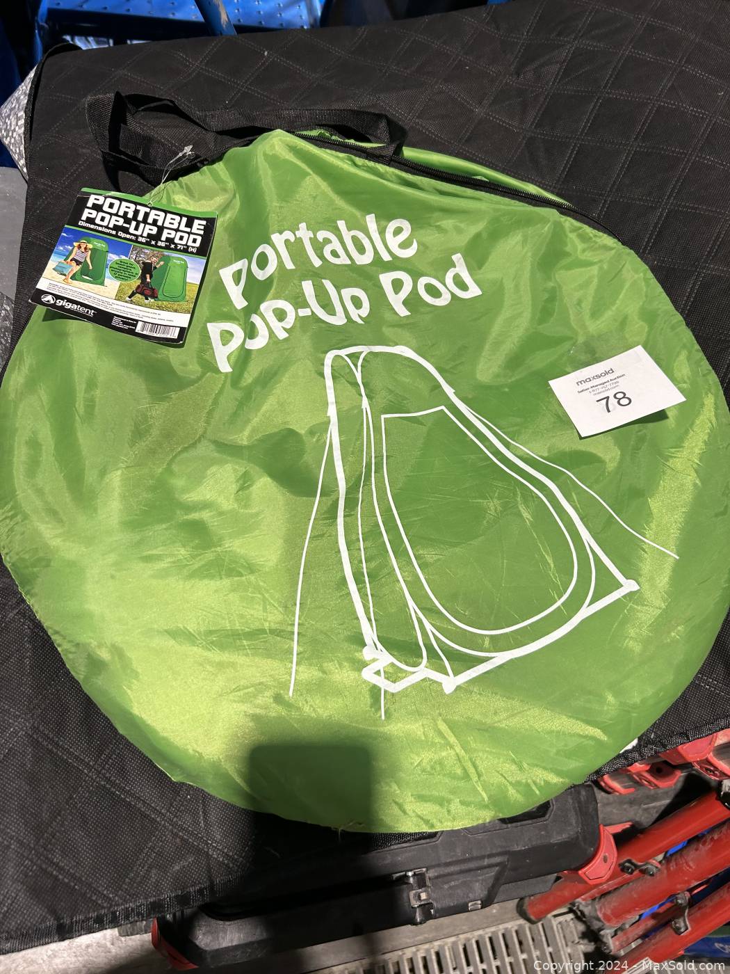 Gigatent Portable Pop-Up Changing Pod | Maxsold