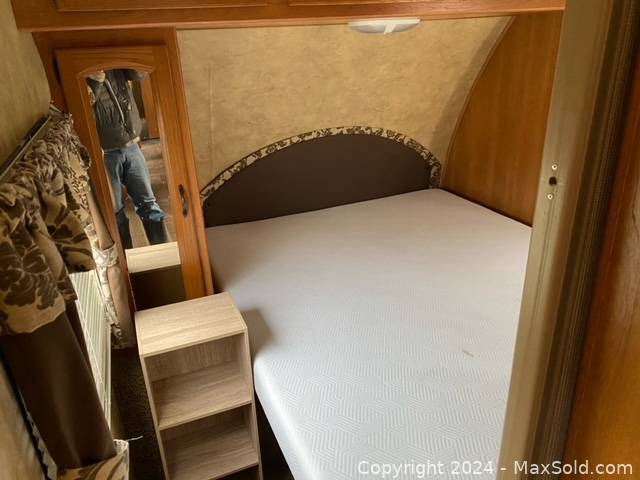 31 Ft Hornet Travel Trailer | Maxsold