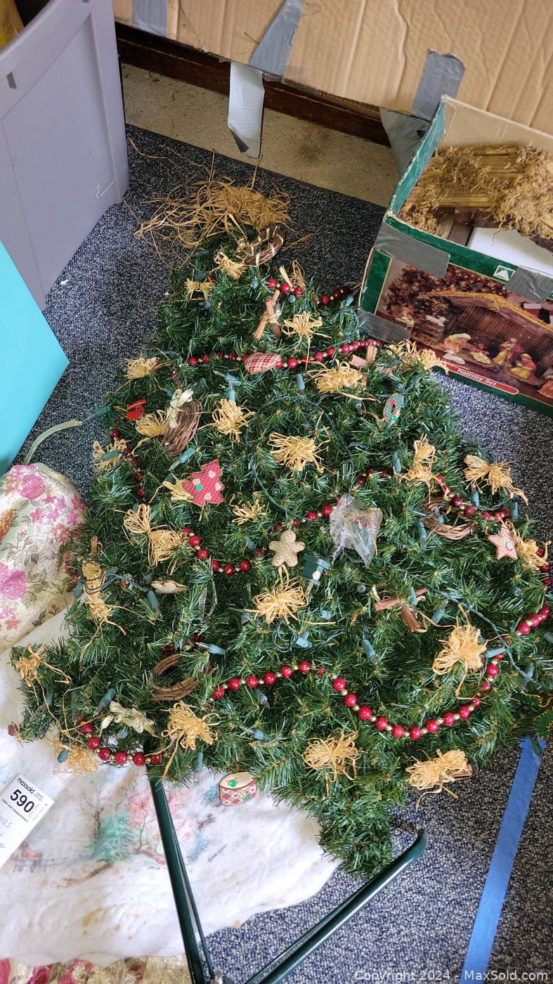 6' Jackson Spruce Artificial Christmas Tree with Decorations and ...