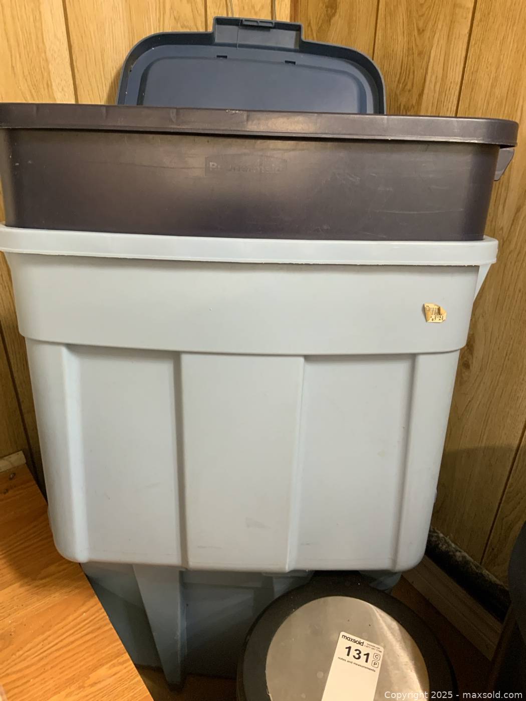 3 Rubbermaid Storage Containers with 2 Lids and 2 Garbage Pails | Maxsold