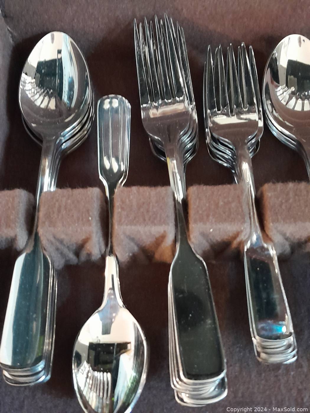 Retroneu 12-Piece Silverware Service in Wood Flatware Box | Maxsold