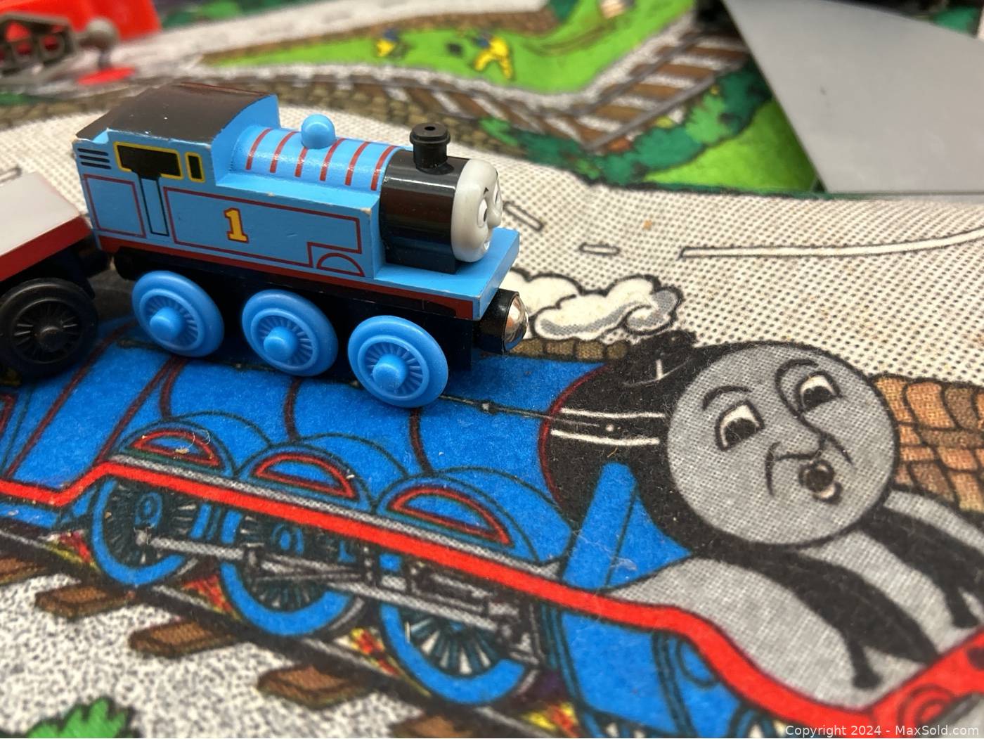 Brio Thomas the Train Wooden Toys Set with Play Mat and Track Pieces ...
