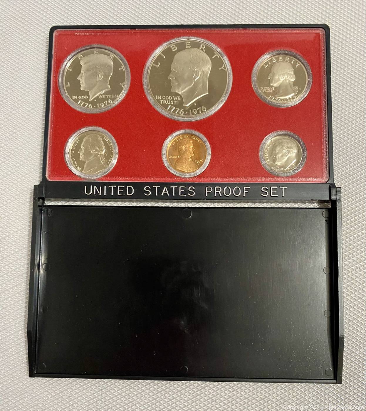 1976 US Bicentennial Proof Coin Set | Maxsold