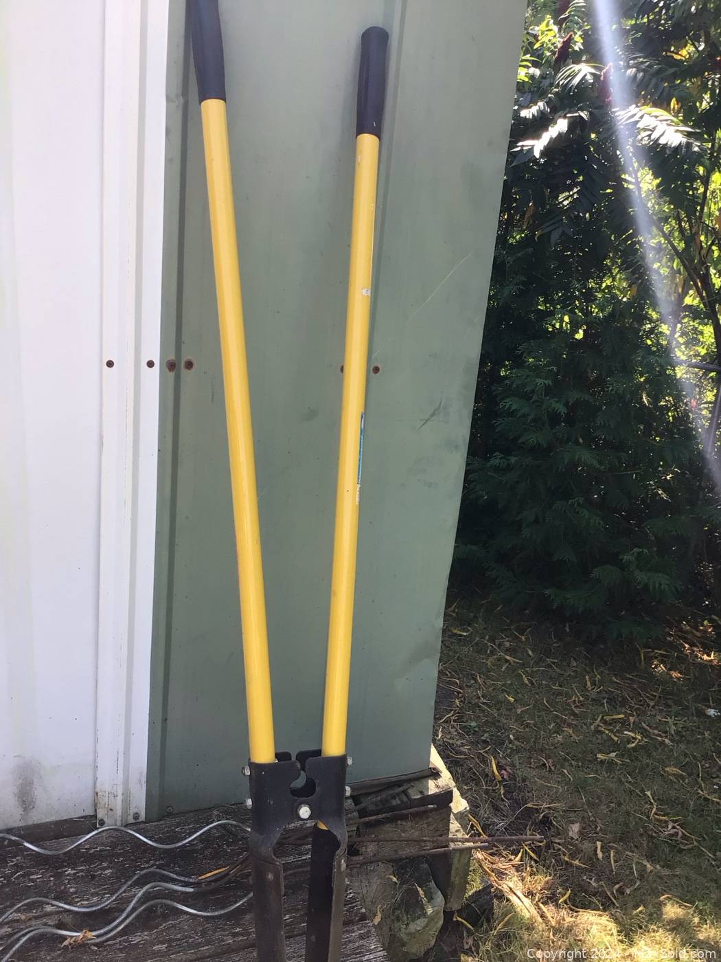 Manual Hole Digger with Yellow Handles | Maxsold
