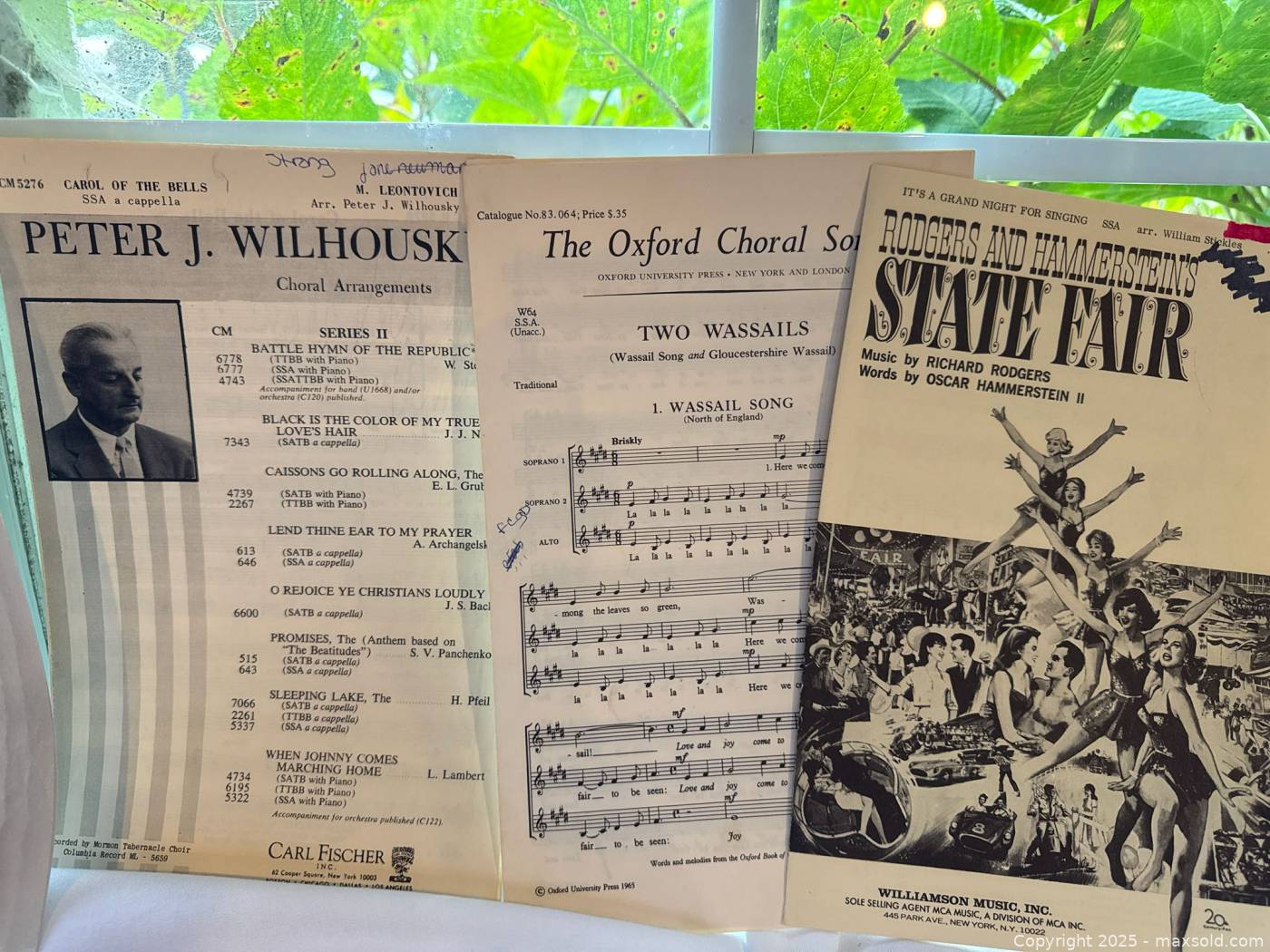 Collection of choral sheet music | Maxsold