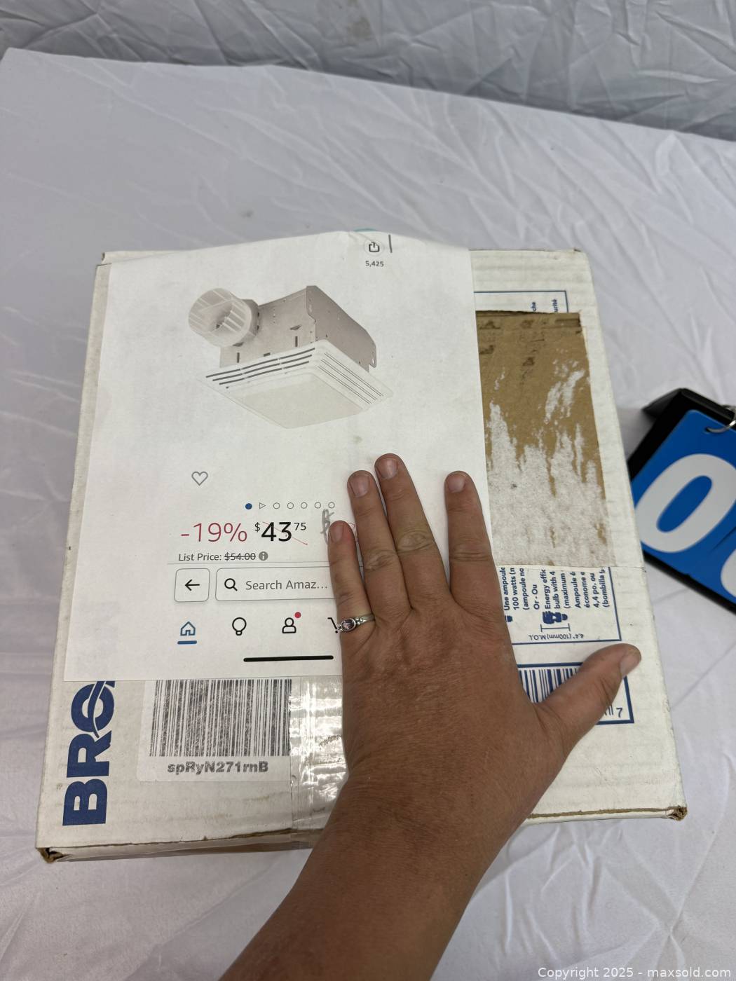 Broan 678 ventilation fan with light | Maxsold