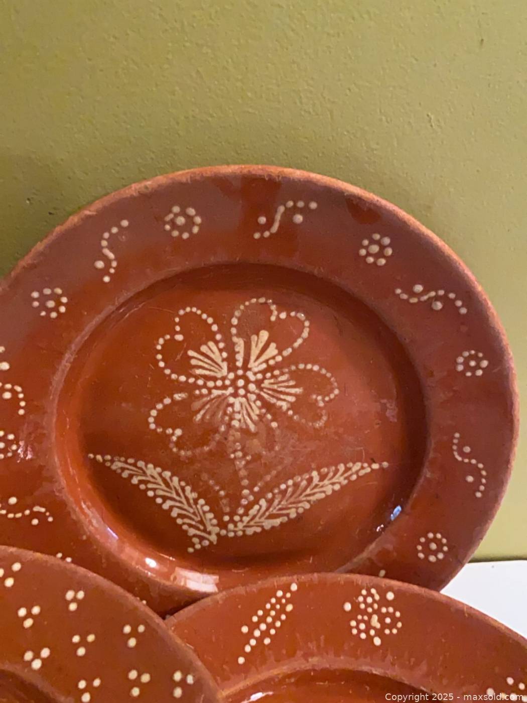 12 hand-painted Portuguese terra cotta plates | Maxsold
